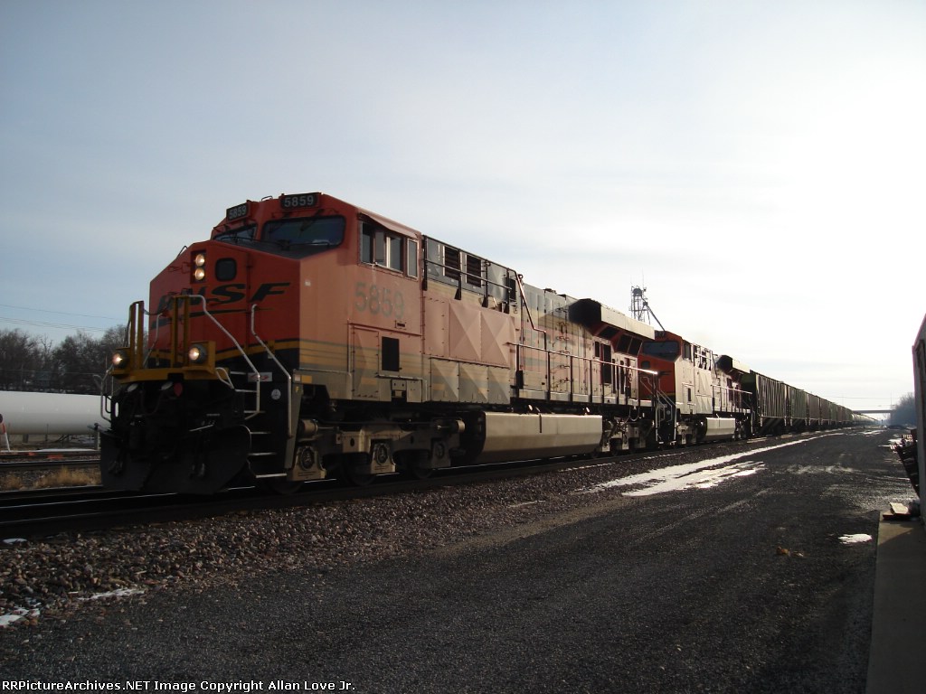 BNSF 5859 north